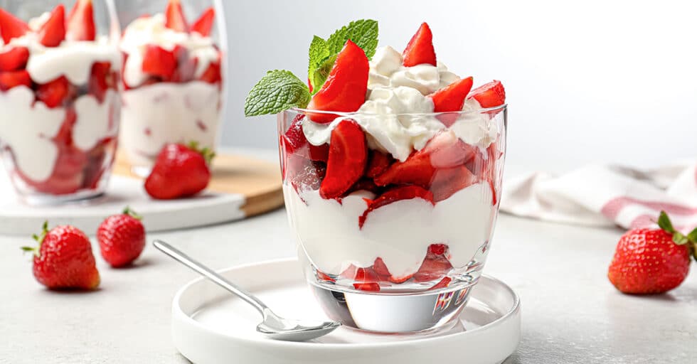 Spanish Recipe: Strawberries & Cream (fresas con crema)